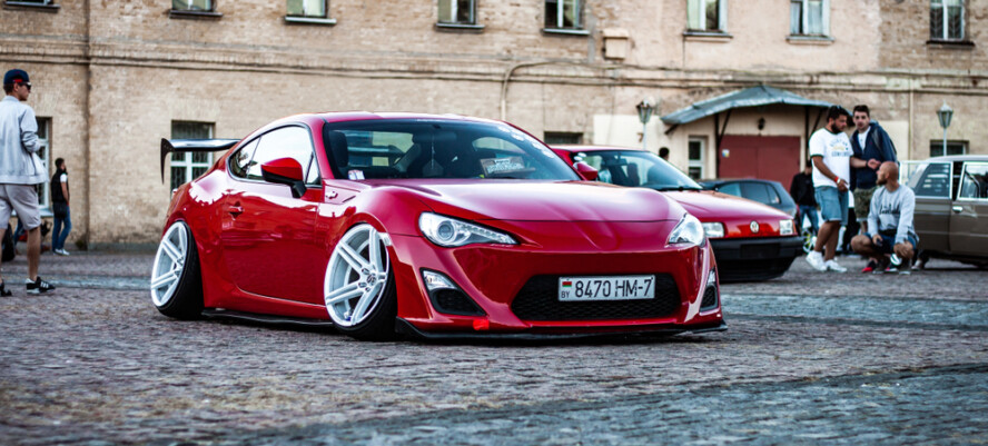 Why Do Some Tuned Cars Have Very Inclined Wheels?