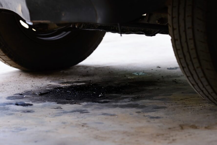 Engine Oil Leak Causes And Solutions Mechanic Base Engine Oil Leak Causes And Solutions Mechanic Base