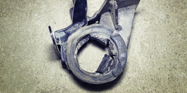 5 Symptoms of a Bad Motor Mount & Replacement Cost