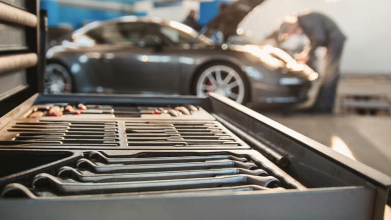 How To Change The Oil In Your Car (5 Easy Steps)