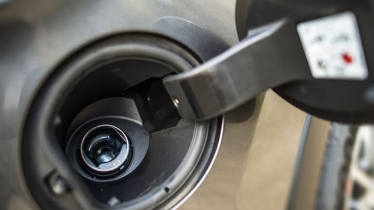 Check Fuel Cap Light on Honda Accord: Causes & Fixes
