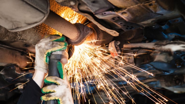 6 Signs Of An Exhaust Leak