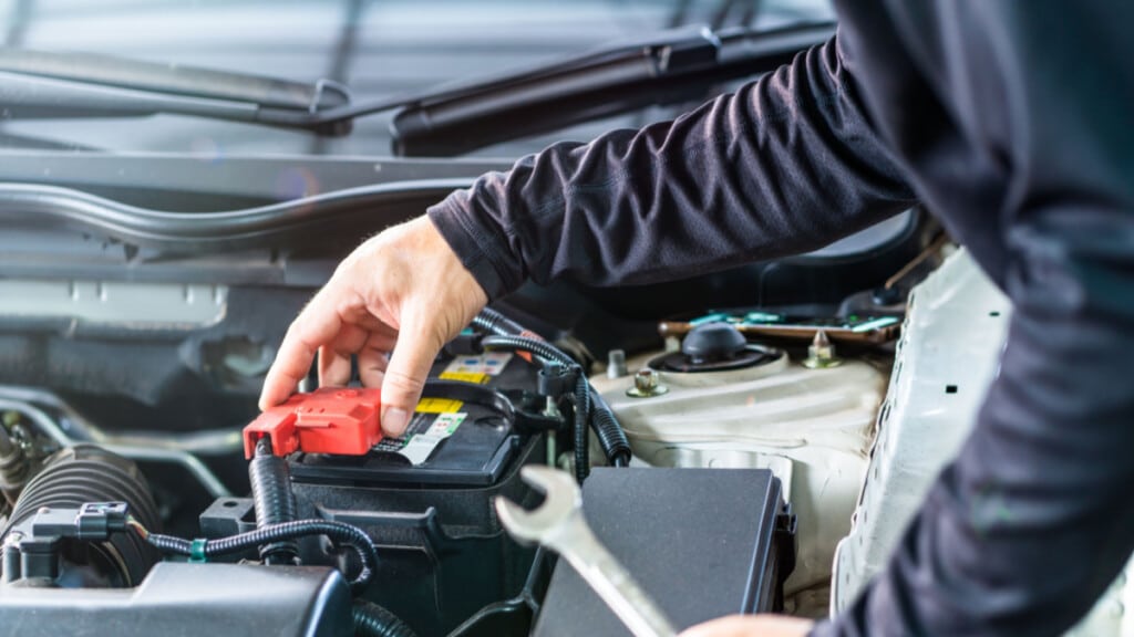 6 Signs Of A Bad Or Failing Car Battery