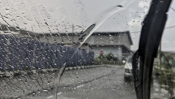 How To Change Windshield Wiper Blades (7 Steps)