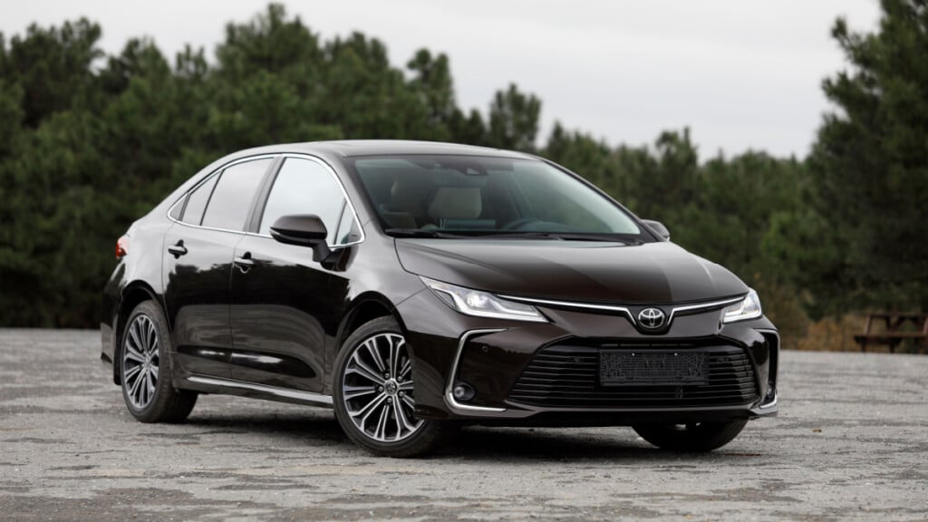 Toyota B Gear (Corolla & Prius): Meaning & When To Use It